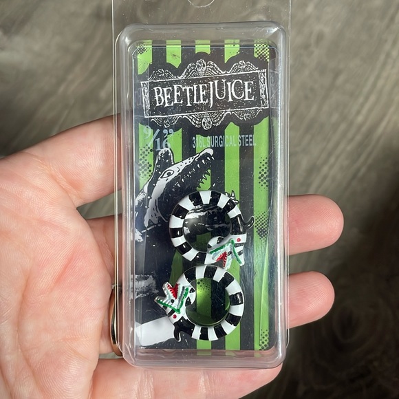 Hot Topic | Jewelry | Beetlejuice Sandworm 96 Gauges | Poshmark